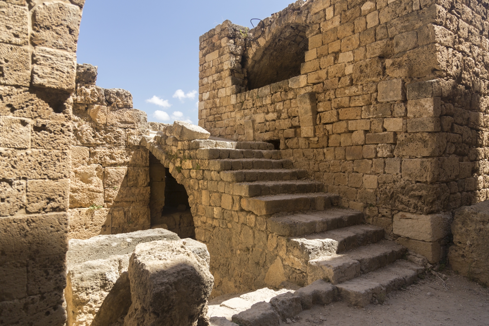 Byblos Crusader Citadel - MOOVTOO Guide