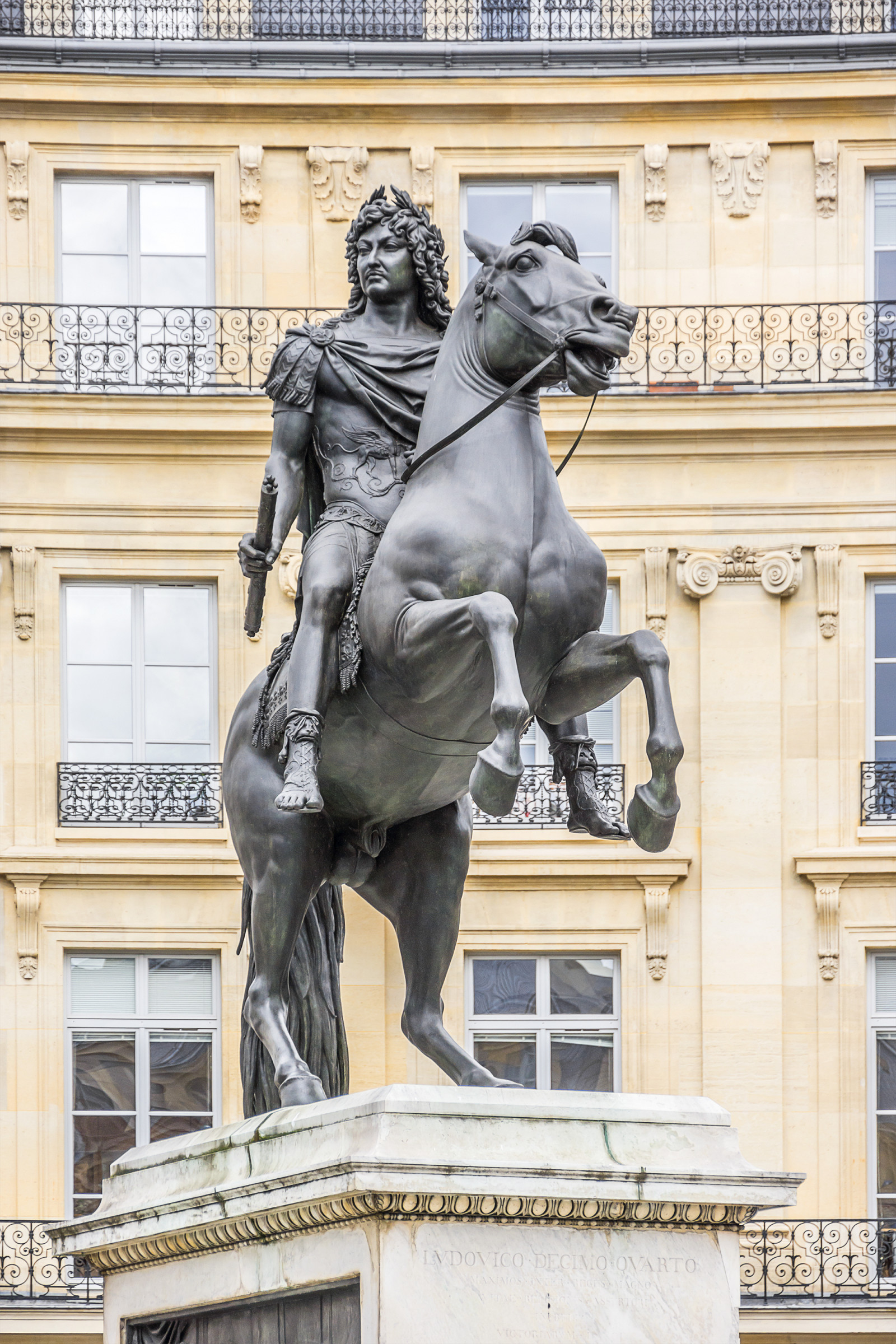 La statue équestre de Louis XIV - MOOVTOO Guide