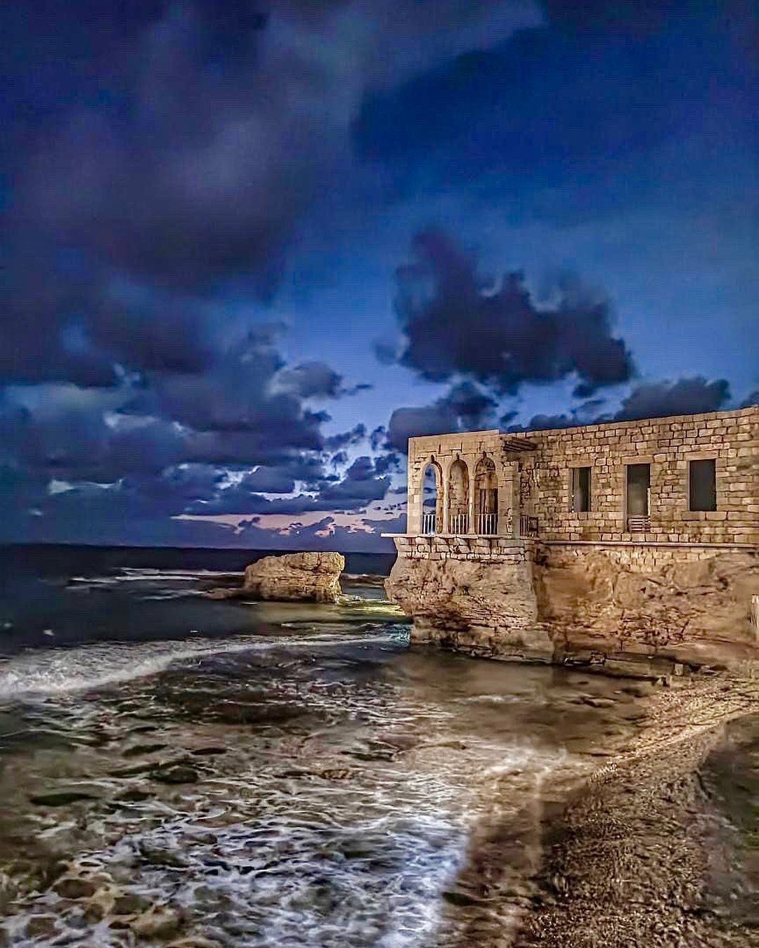 RAY's Batroun - MOOVTOO Guide