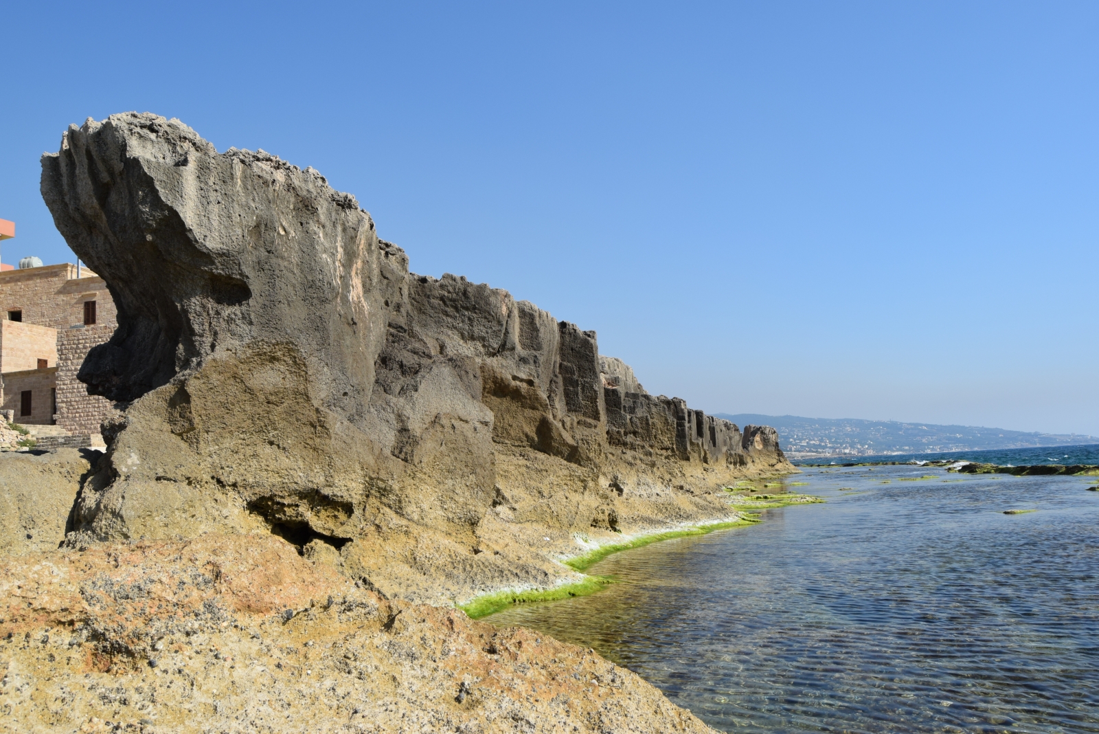 The Phoenician Wall - MOOVTOO Guide