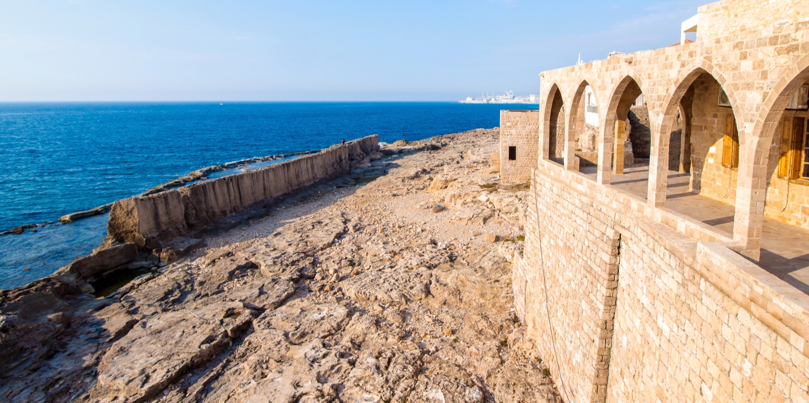 The Phoenician Wall - MOOVTOO Guide